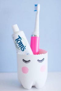 25 DIY Toothbrush Holder Ideas {Updated 2021} – DIY to Make