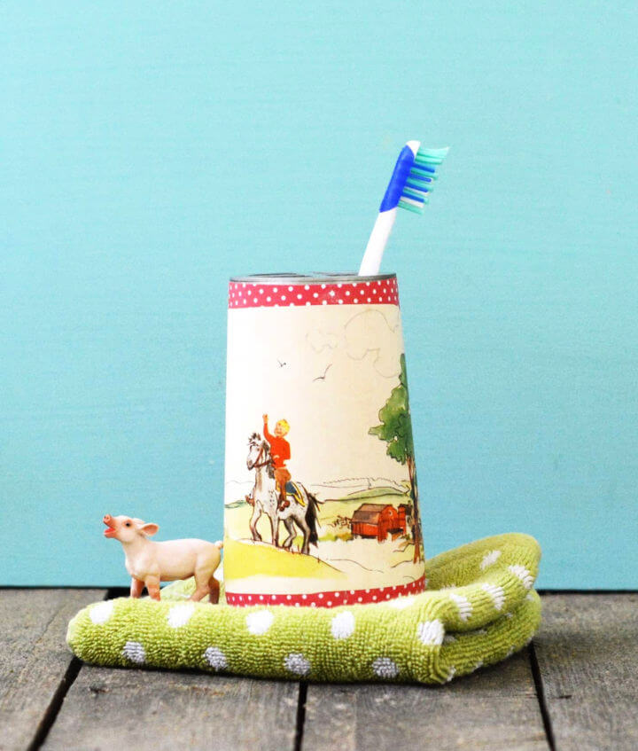 25 DIY Toothbrush Holder Ideas {Updated 2021} – DIY to Make