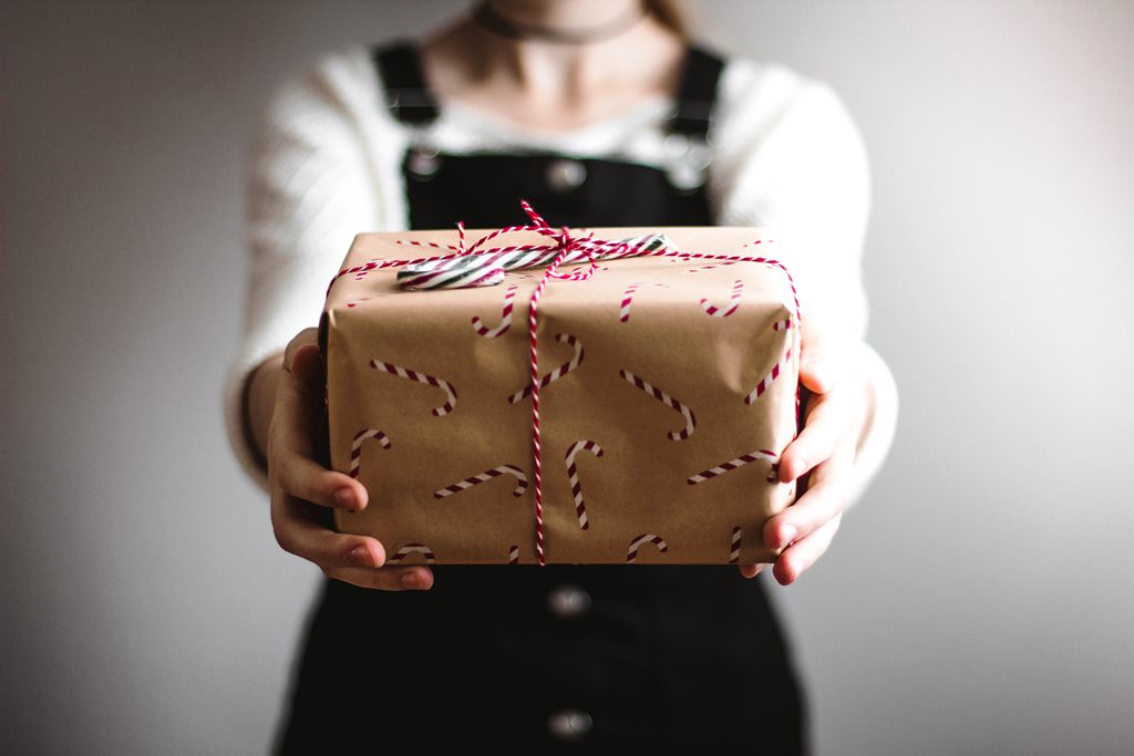 6 Ways You Can Make A Memorable Present For A Close Friend